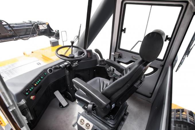 Maxi - Mal 45 Ton Reach Stacker Container Lifting Forklift With Diesel ...