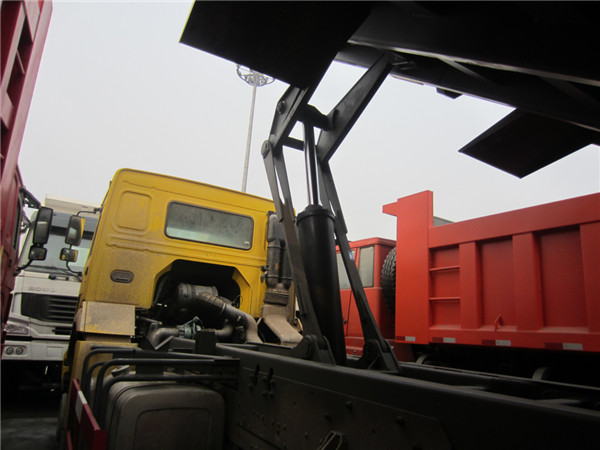 ZZ3257N3647A Heavy Duty Dump Truck With Ferman ZF Steering And 18 CBM ...